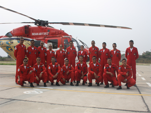 IAF’s Sarang Helicopter Display Team to set hearts flutter - Oneindia News
