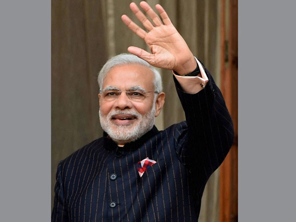 Rs 1.25 cr bid for Modi's controversial bandhgala suit - Oneindia News