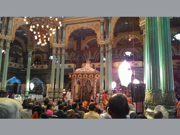 Mysuru: Wadiyars adopt its heir Yaduveer Raj Urs in a royal way ...