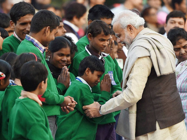 Can Modi replace the image of Chacha Nehru for children? - Oneindia News