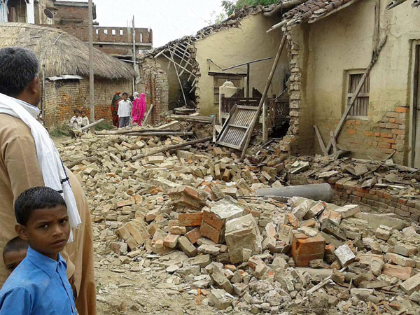 Gurgaon district administration sets up earthquake helpline - Oneindia News