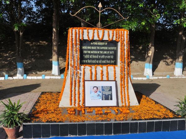 IAF remembers daredevil pilot Sqn Ldr Ajay Ahuja martyred in Kargil ...