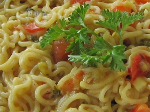 Viral Video: Maggi packets thrown away in dustbin, stray pigs eat it ...