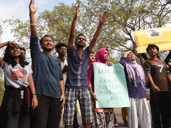 Hyderabad varsity students get bail - Oneindia News