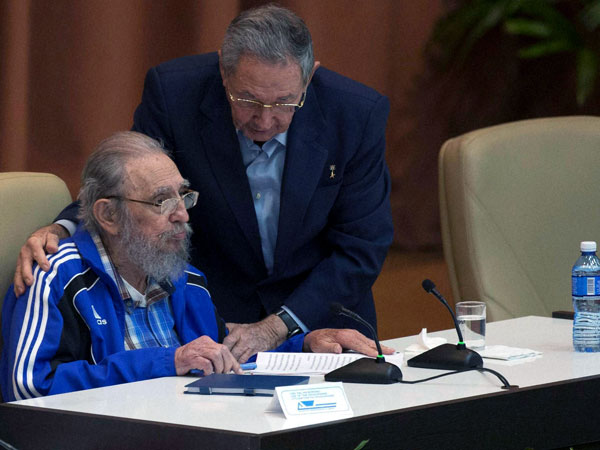 Revolutionary leader Fidel Castro turns 90 - Oneindia News