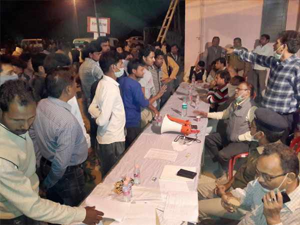 (In pics) A moment of silence for Indore-Patna train tragedy - Oneindia ...