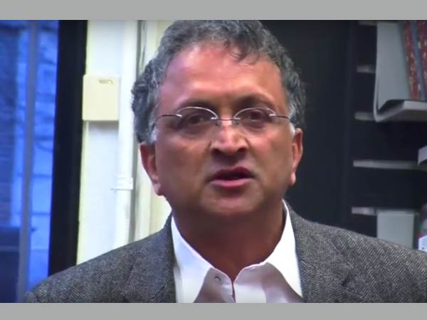 Historian Ramachandra Guha complains of 'unprovoked rudeness' by IndiGo ...