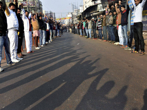 In Pics: Human Chain formed in Bihar’s pro-prohibition drive - Oneindia ...