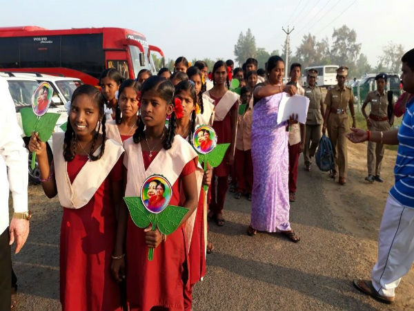 TN floor test: School kids pray for Palanisamy’s victory to establish ...