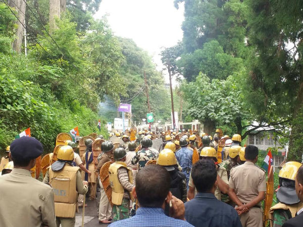 Army deployed in Darjeeling after violence by GJM supporters - Oneindia ...