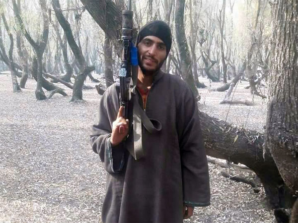 Terrorist arrested in J&K, pistol recovered - Oneindia News