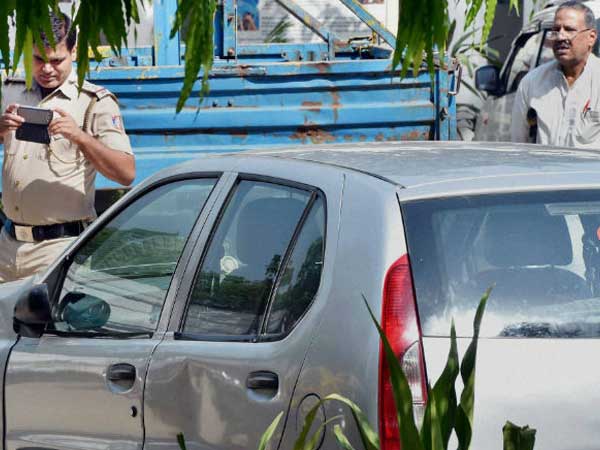 Road rage: Man mows down a youth for objecting to smoking - Oneindia News