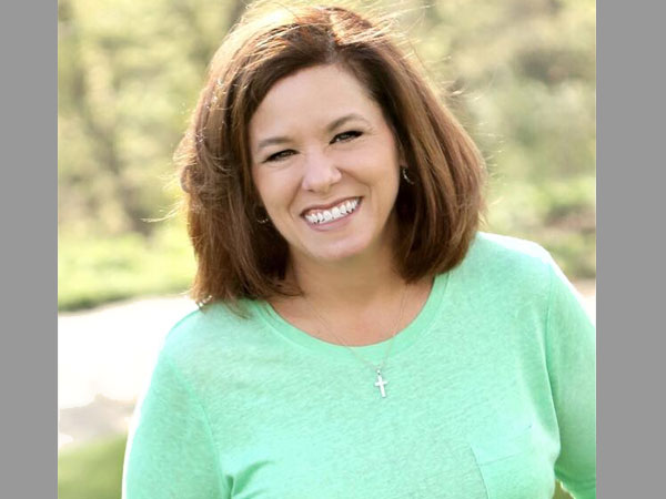 US woman dies after ‘laughing too hard’ and falling off balcony ...