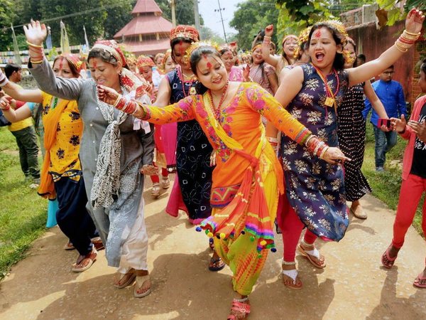 Navratri 2017: Here's muhurat for Navami & Dashami - Oneindia News