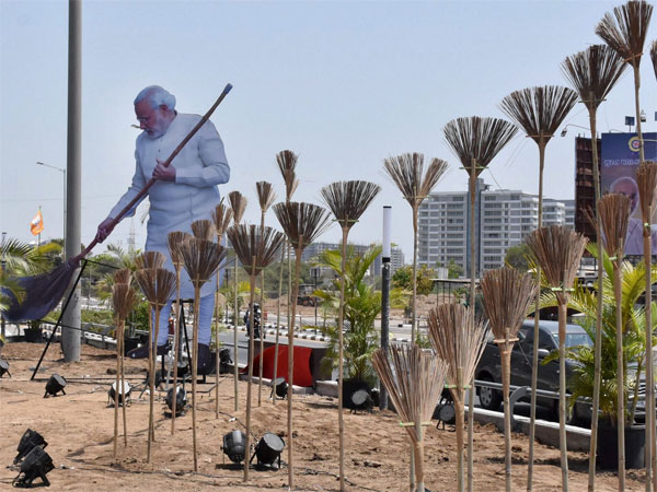Man from Rajasthan wants to gift ‘NaMo brooms’ to PM Modi - Oneindia News