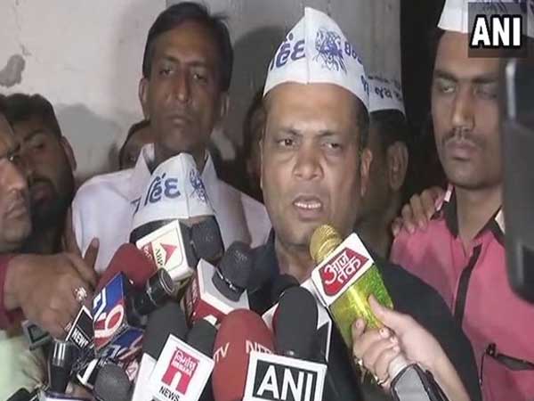 Gujarat elections: Patidar leader Dinesh Bambhaniya resigns from PAAS - Oneindia News