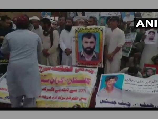 Pakistan: Massive protest rally held by 1 lakh Pashtuns in Peshawar ...