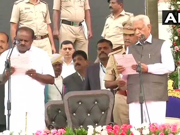HD Kumaraswamy takes oath as Karnataka CM amid Opposition show of ...