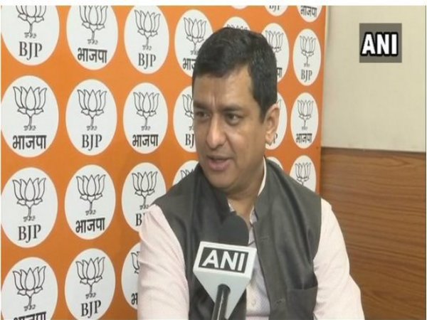 BJP hits back at Rahul for accusing Modi of insulting Advani - Oneindia ...