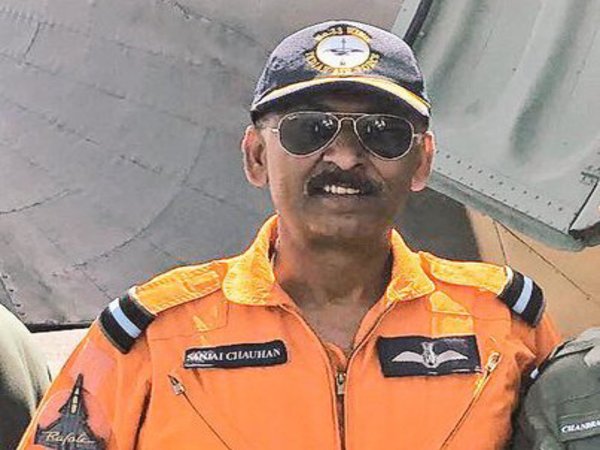 IAF's Jaguar fighter jet crashes in Kutch, pilot dies - Oneindia News