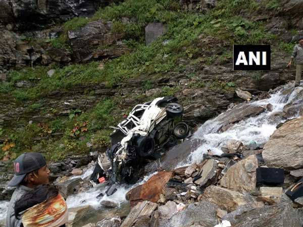 HP: 11 killed after car falls down the hill at Rani Nallah in Kullu ...