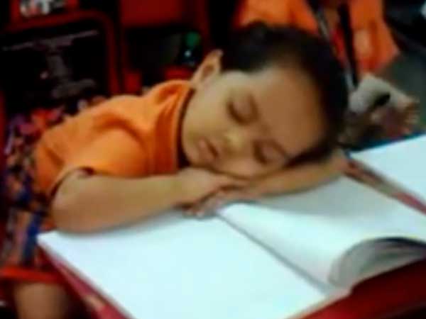 This video of a little girl sleeping in class is the cutest thing you ...