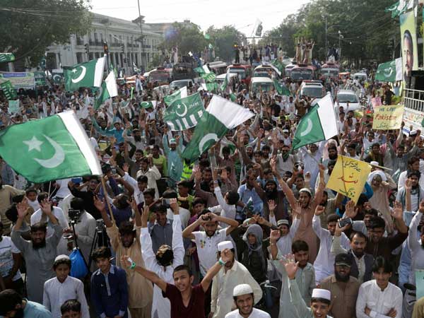 Pakistan takes advantage of its strategic location to win powerful ...