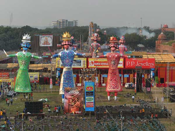 Dussehra: Ravan effigies in high demand - Oneindia News