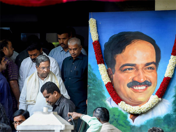 RIP Ananth Kumar: Dignitaries pay their last respect - Oneindia News