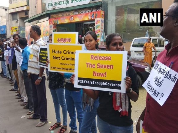 Human chain formed to demand release of Rajiv Gandhi assassination case ...