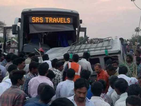 15 killed after Bangalore bound SRS travels bus hit vehicle in AP's ...