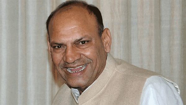 Who is speaking truth over property tax in South Delhi? - Oneindia News