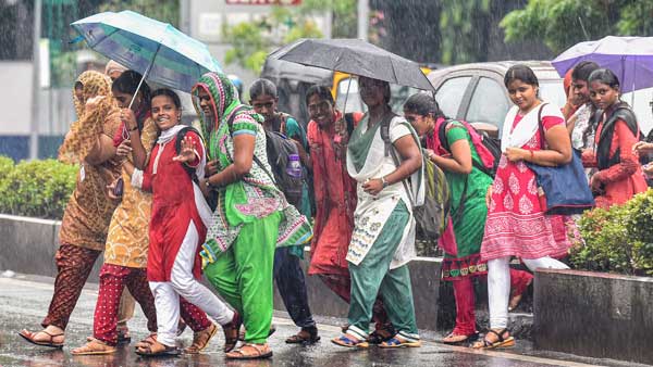 Mumbaikars to expect moderate rains with some intense showers today - Oneindia News