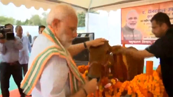 In photos: PM Modi plays with calf, adores cow and sits with trash ...