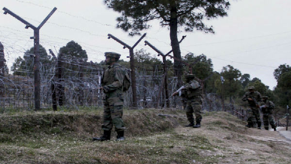 Pakistan violates ceasefire along Line of Control - Oneindia News
