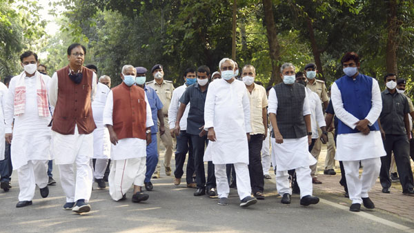 NDA MLAs all set to meet on Sunday to formally elect Nitish Kumar as Bihar CM - Oneindia News