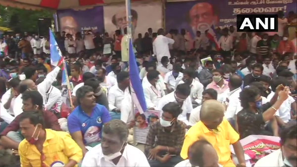 Rajinikanth fan club stage demonstration over actor's political exit ...
