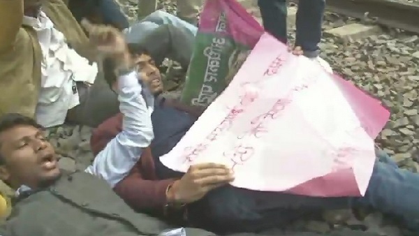 Rail Roko: Protesting farmers sit on tracks in Punjab, Haryana ...