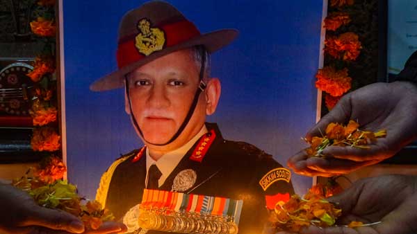 Conversation between former officers of India-Pak armies on Gen Rawat ...