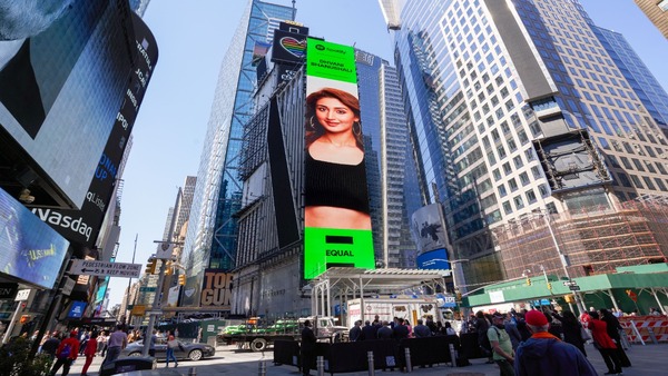 Indian pop star Dhvani Bhanushali makes it to the Times Square ...