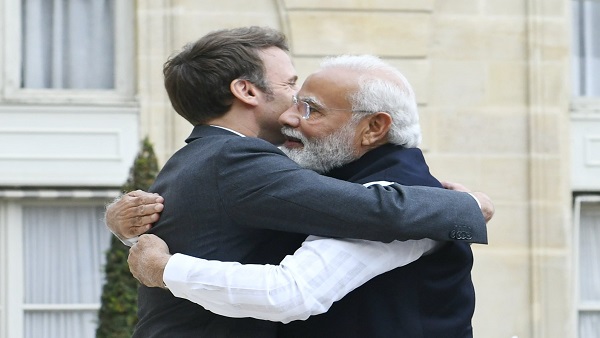 PM Modi gets warm hug from French President Emmanuel Macron upon ...