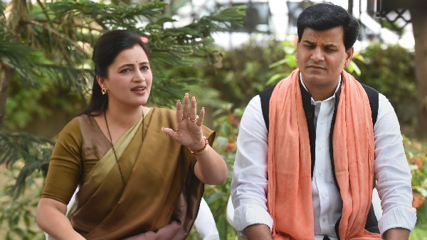 Navneet, Ravi Rana appear before court as police seek cancellation of bail over Hanuman Chalisa ...