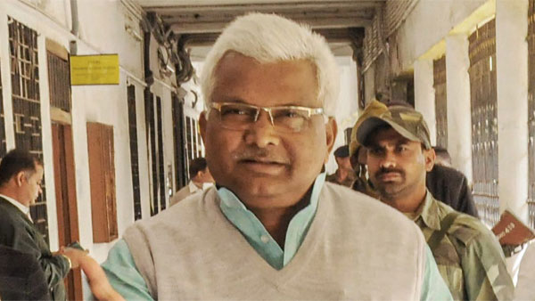 Land-for-job scam: CBI arrests Lalu's close aide Bhola Yadav - Oneindia News
