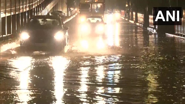 Mumbai's first rains this monsoon cause waterlogging, traffic snarls ...