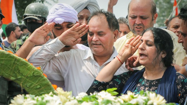 MiG-21 crash: Fighter pilot Advitiya Bal cremated with full military ...