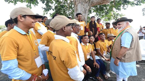 In pics: PM Modi interacts with young Cheetah Mitras - Oneindia News