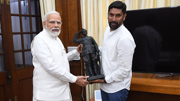 Meet the artist behind 28-feet statue of Netaji Subhas Chandra Bose ...