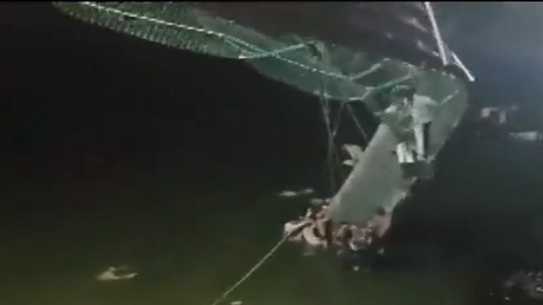 Cable bridge collapses in Gujarat; at least 70 dead; PM takes stock of situation - Oneindia News