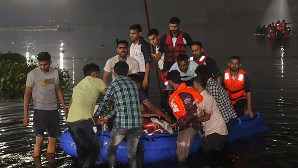 Gujarat tragedy: What is a suspension bridge? What possibly led to ... Gujarat tragedy: What is a suspension bridge? What possibly led to ...