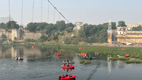 Morbi bridge collapse: Oreva MD Jaysukh Patel surrenders - Oneindia News